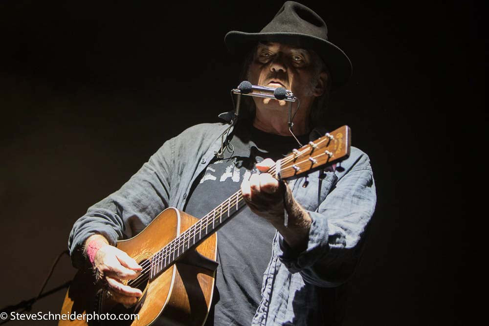 Neil Young – WAMU Theatre, Seattle, WA - 10-4-15 -01 – Schneider ...